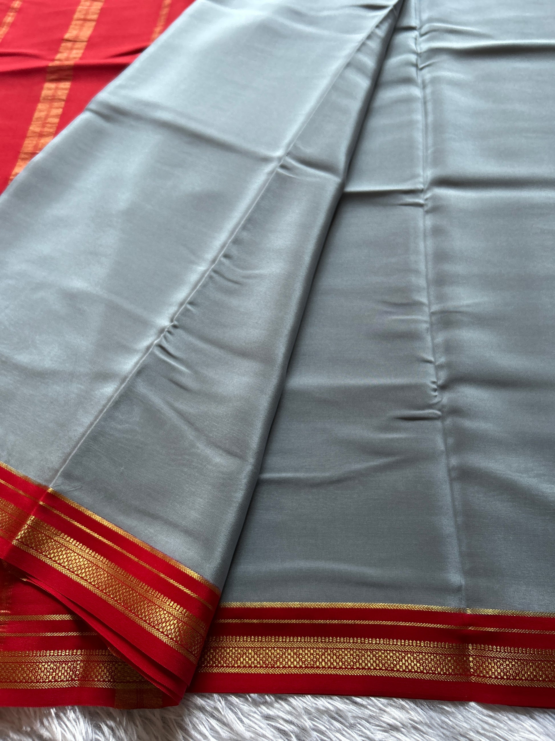 Sumathi (2D) : Grey-red – Nalmè Saree Studio