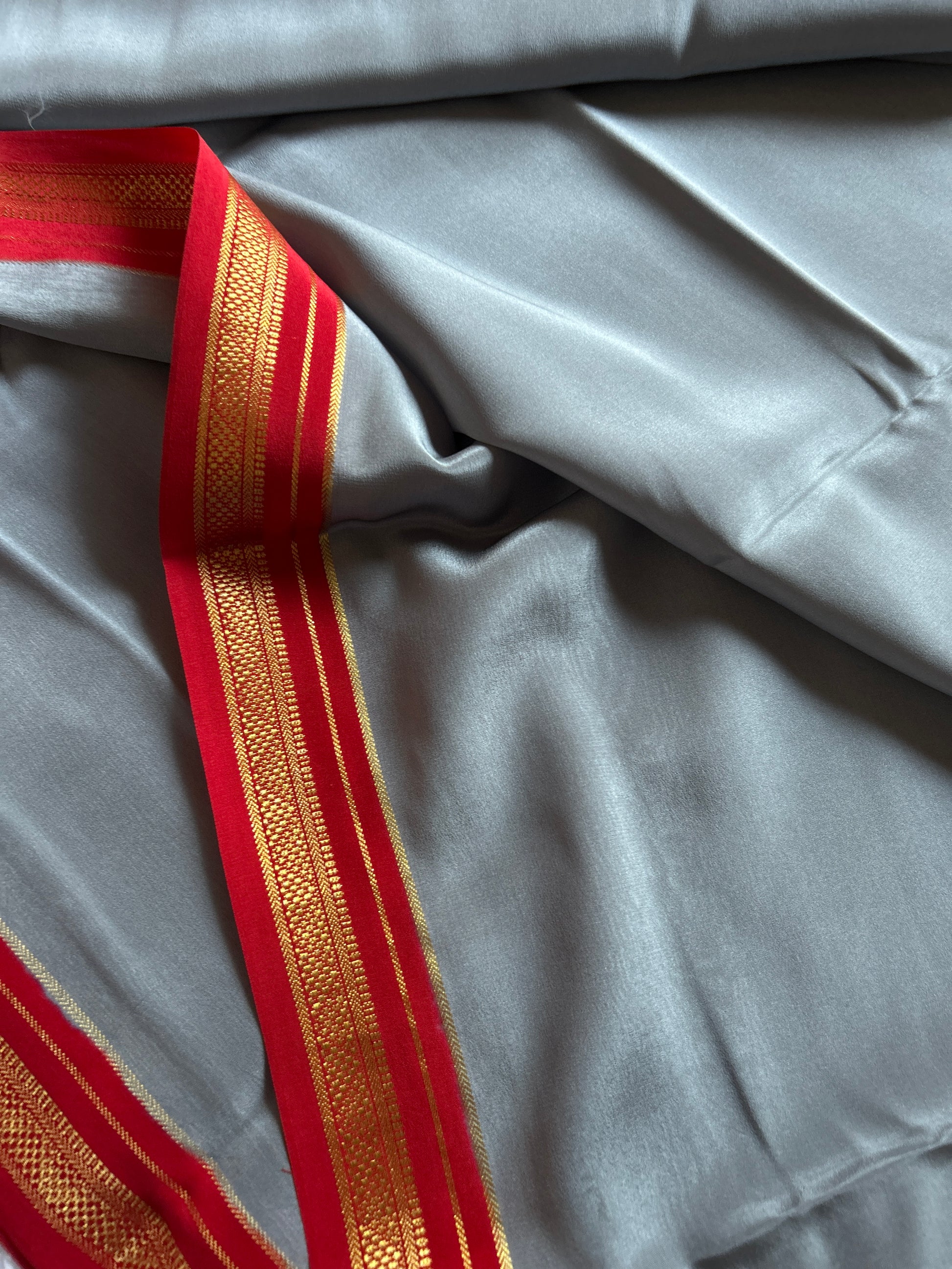 Sumathi (2D) : Grey-red – Nalmè Saree Studio